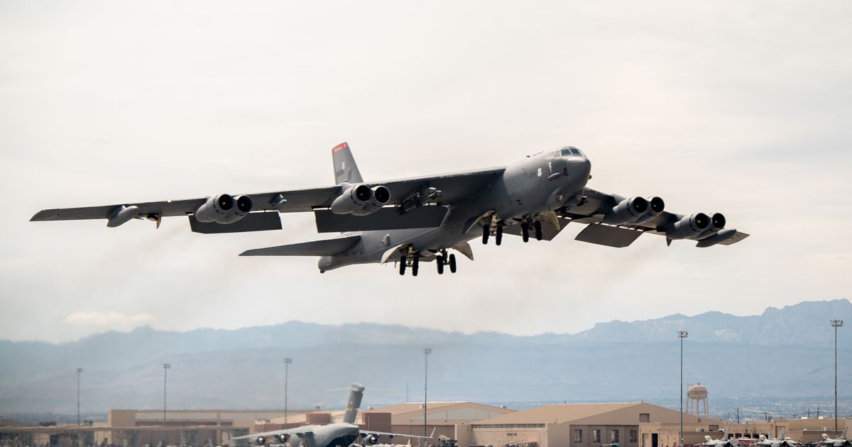 USAF: Niko nije preživeo pad bombardera B-52 u Kaliforniji, u avionu ...