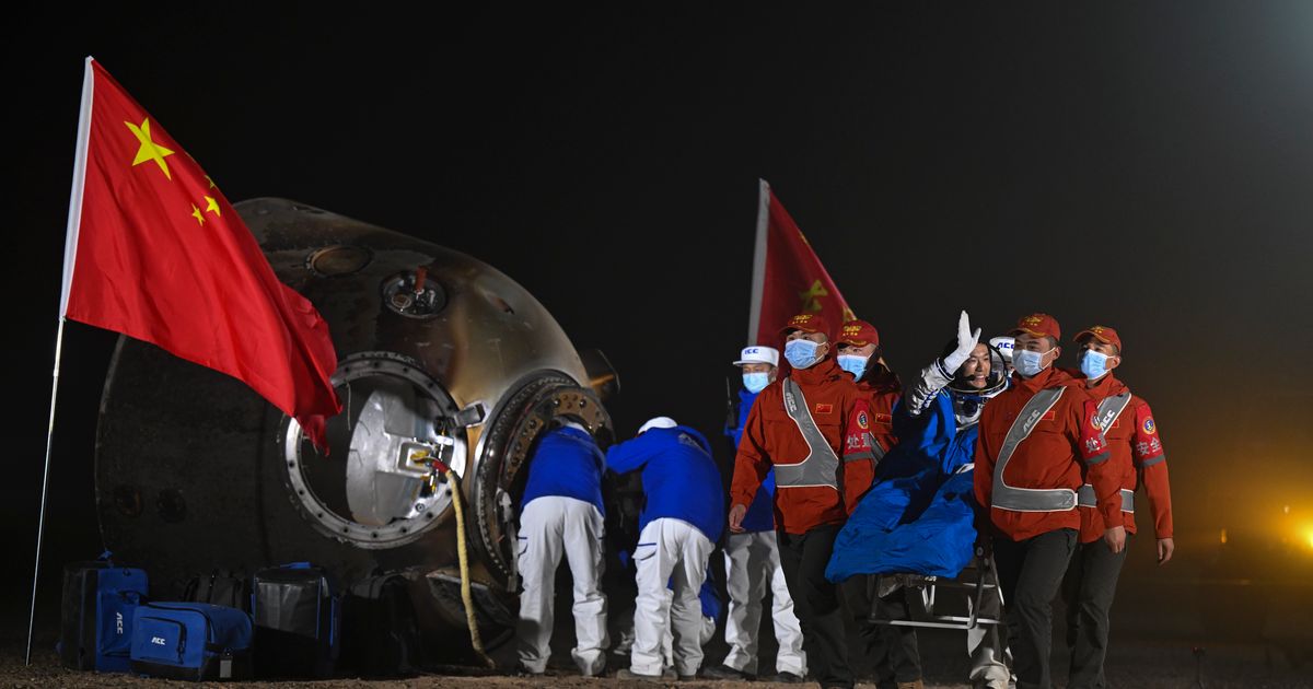 Kineski astronauti vratili se na Zemlju: S Nebeske palate doneli 34,6 ...