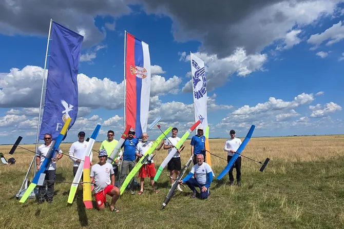 Najbolji vazduhoplovni modelari sveta ponovo u Srbiji: Održani Srem i ...